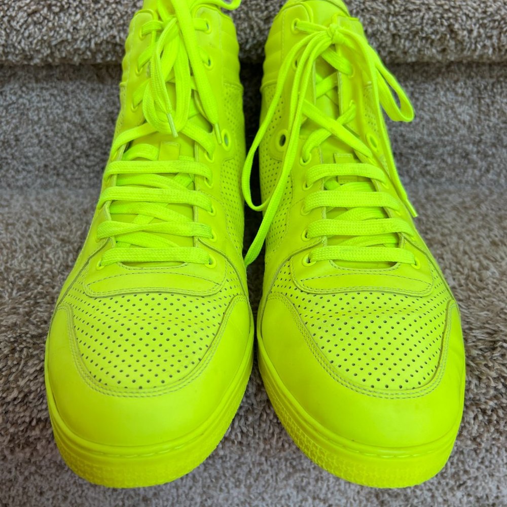 Gucci Men's Neon Green Leather Laser Cut Accents Snea… - Gem